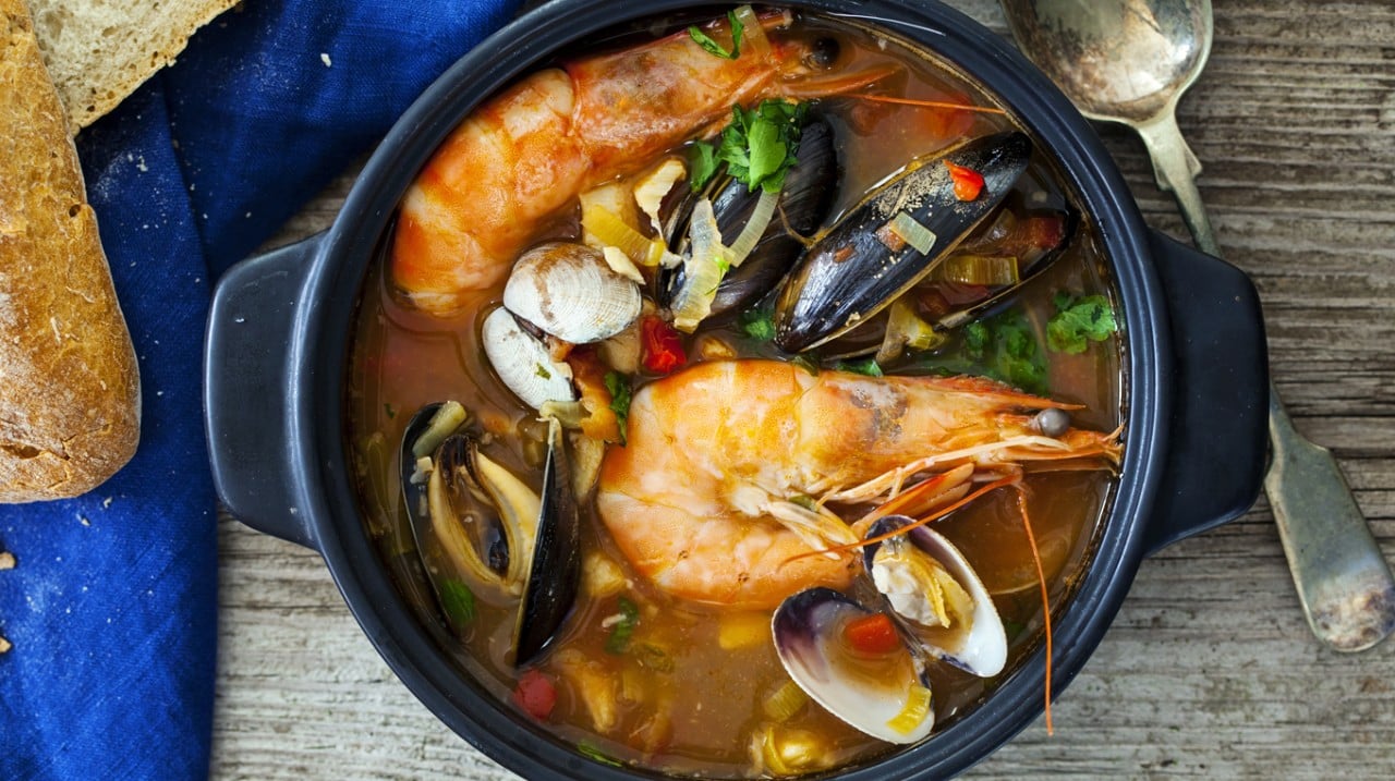 Recept: Buzara od školjki i kozica | Dobar tek