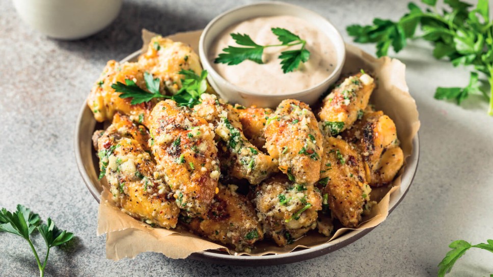 Recept: Pileća krilca s parmezanom | Dobar tek