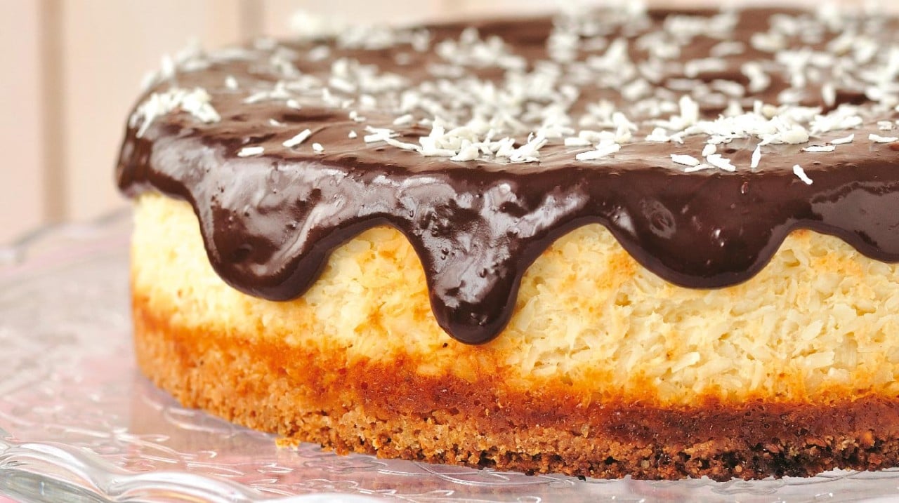 Recept: Cheesecake s kokosom i čoko glazurom | Dobar tek