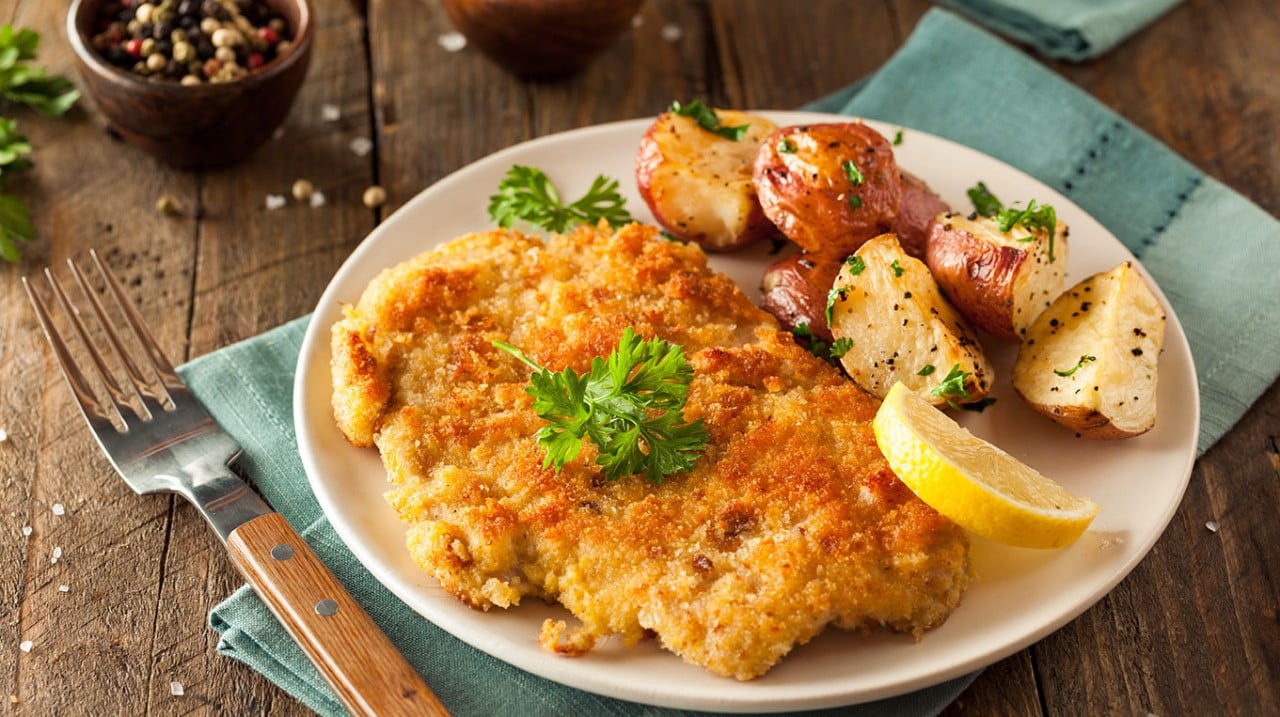 Recept: Domaći bečki odrezak s krumpirom (Wiener Schnitzel) | Dobar tek Recept: Domaći bečki odrezak s krumpirom (Wiener Schnitzel) | Dobar tek