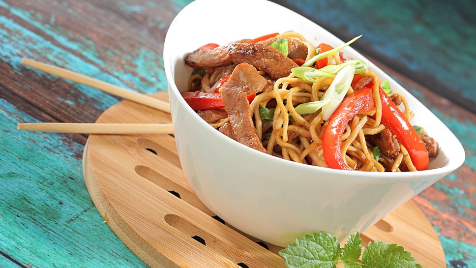 Recept: Kineska tjestenina sa slatko-kiselom svinjetinom | Dobar tek
