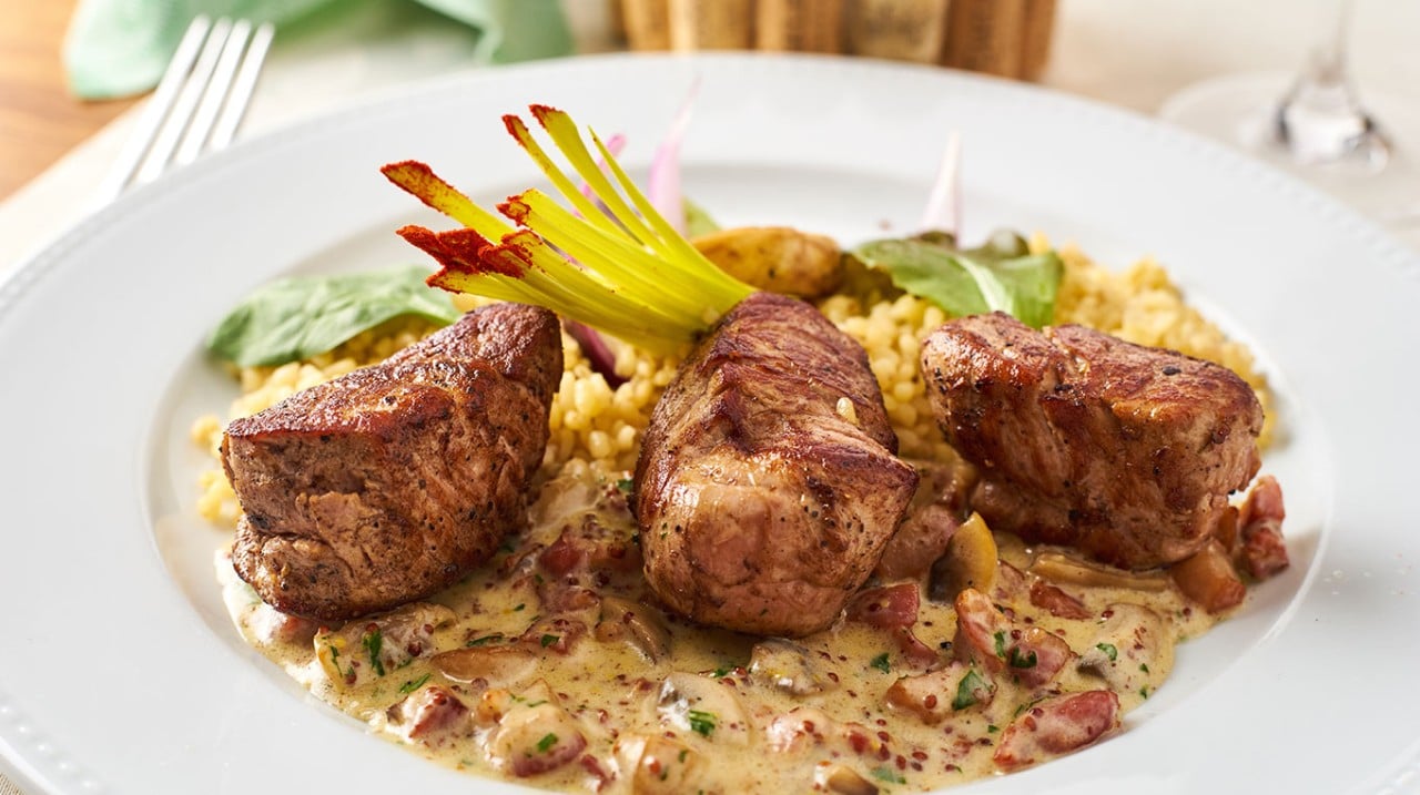 Recept: Pečena svinjetina s dijon raguom i bulgurom | Dobar tek