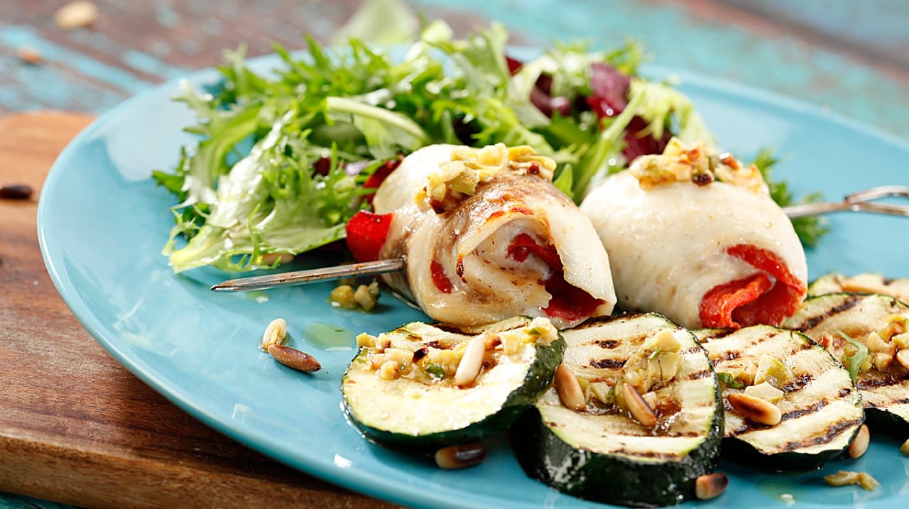 Recept: Ražnjići od filetirane orade i crvene pečene paprike | Dobar tek