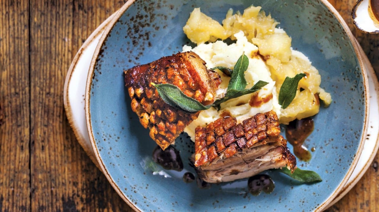 Recept: Sočno i hrskavo carsko meso s prilogom od jabuka | Dobar tek