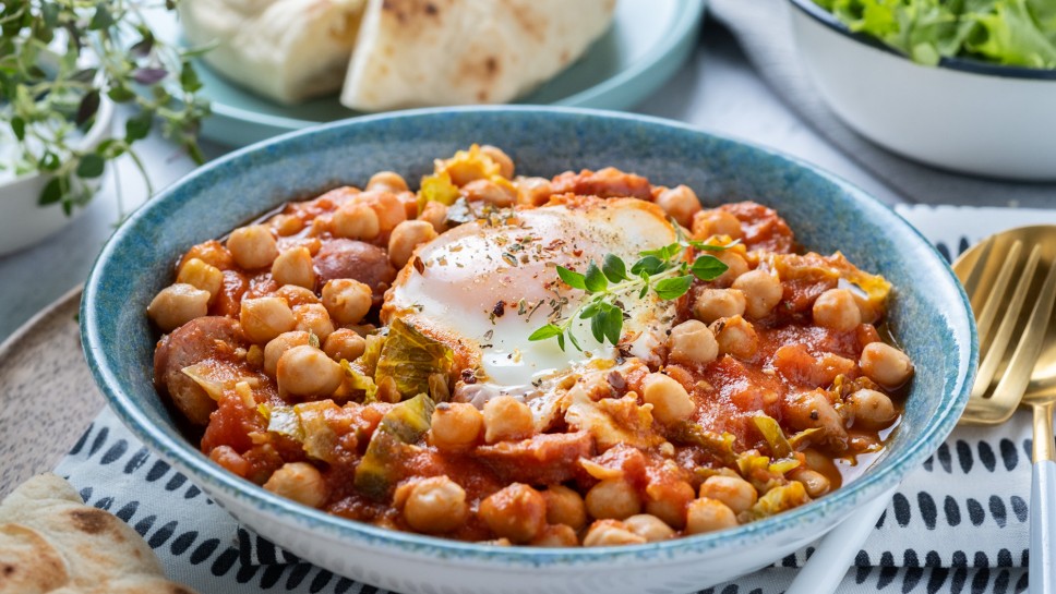 Recept: Kobasice sa slanutkom i jajima | Dobar tek