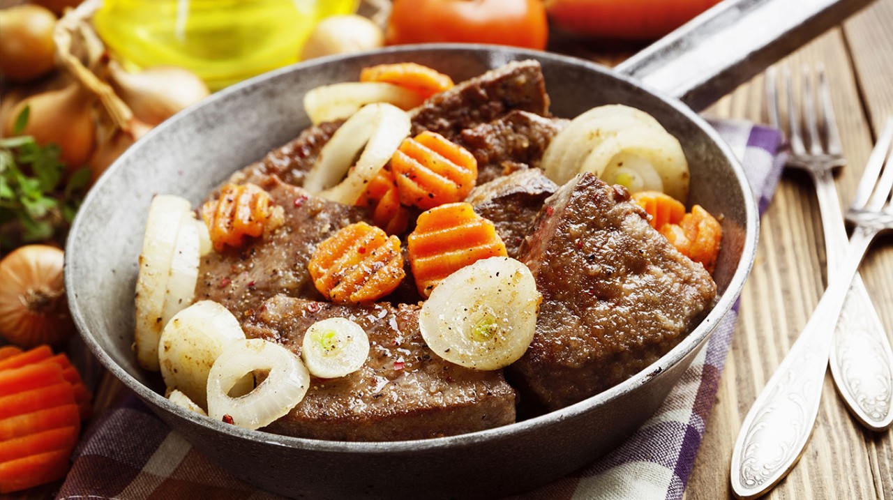 Recept: Teleća jetrica s lukom i mrkvom | Dobar tek