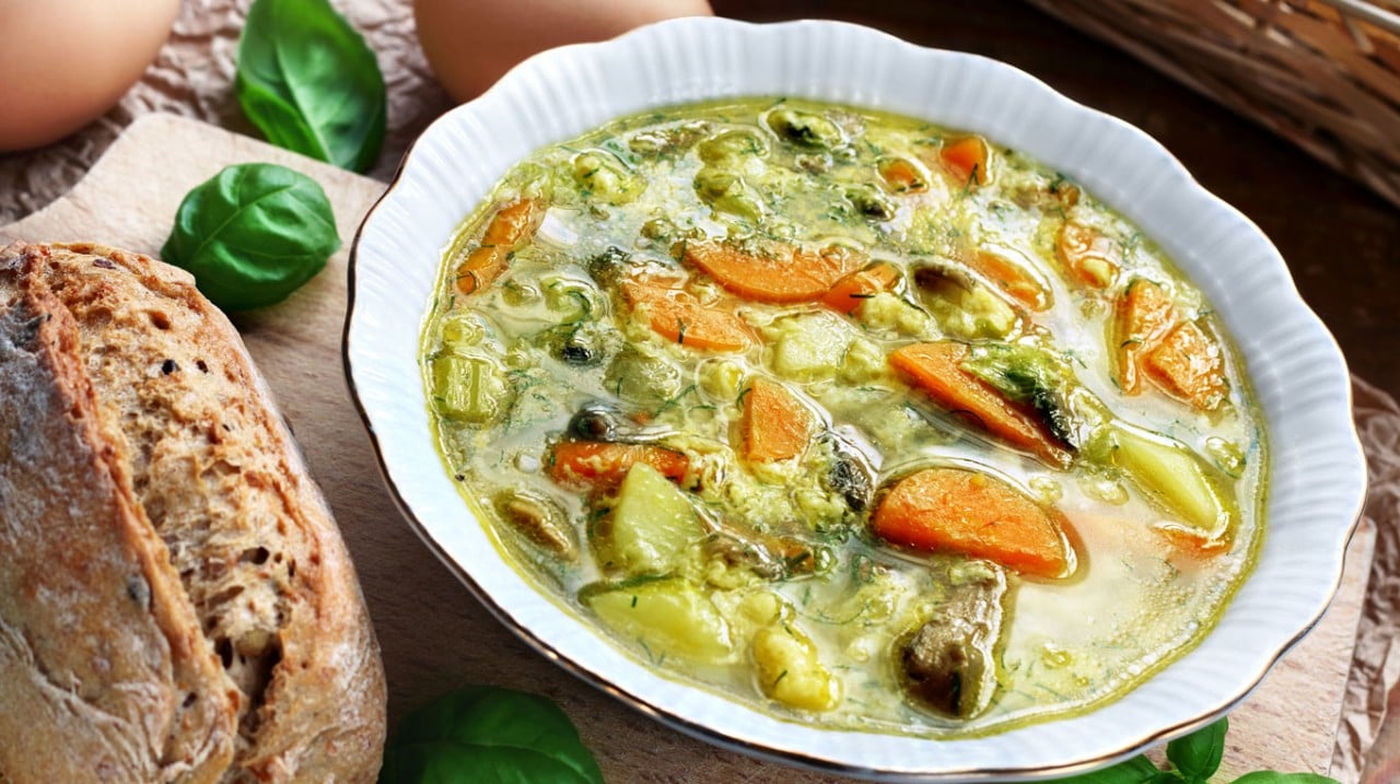 Recept: Domaća juha s jajima i povrćem | Dobar tek