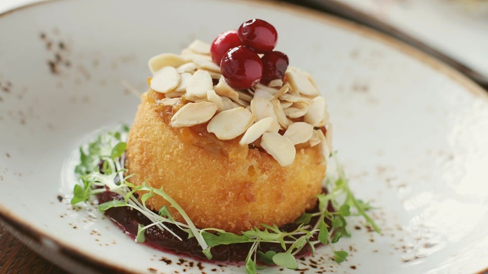 Recept: Pohani sir brie kao slatko-slano toplo-hladno predjelo | Dobar tek