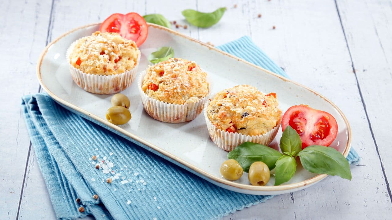 Recept: Slani muffini s rajčicom i maslinama | Dobar tek