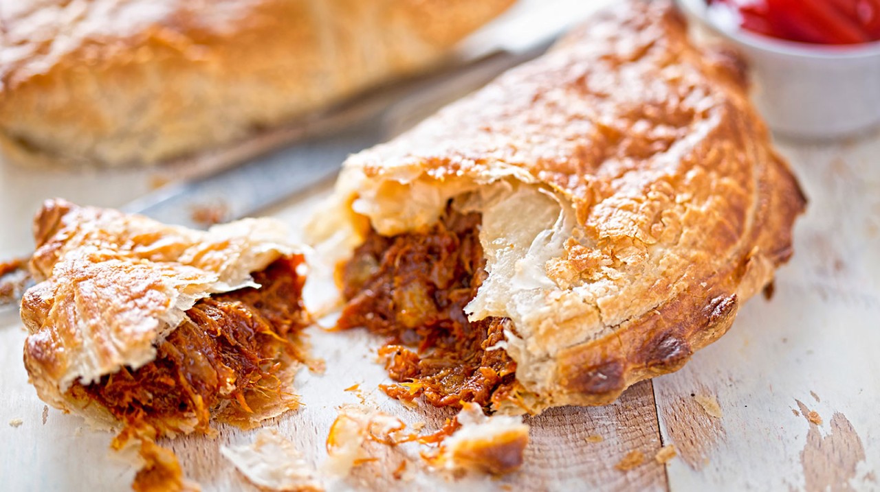 Recept: Sporo pečena svinjetina u lisnatom tijestu | Dobar tek