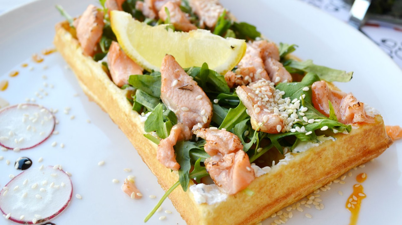 Recept: Vafli s lososom i rikolom | Dobar tek