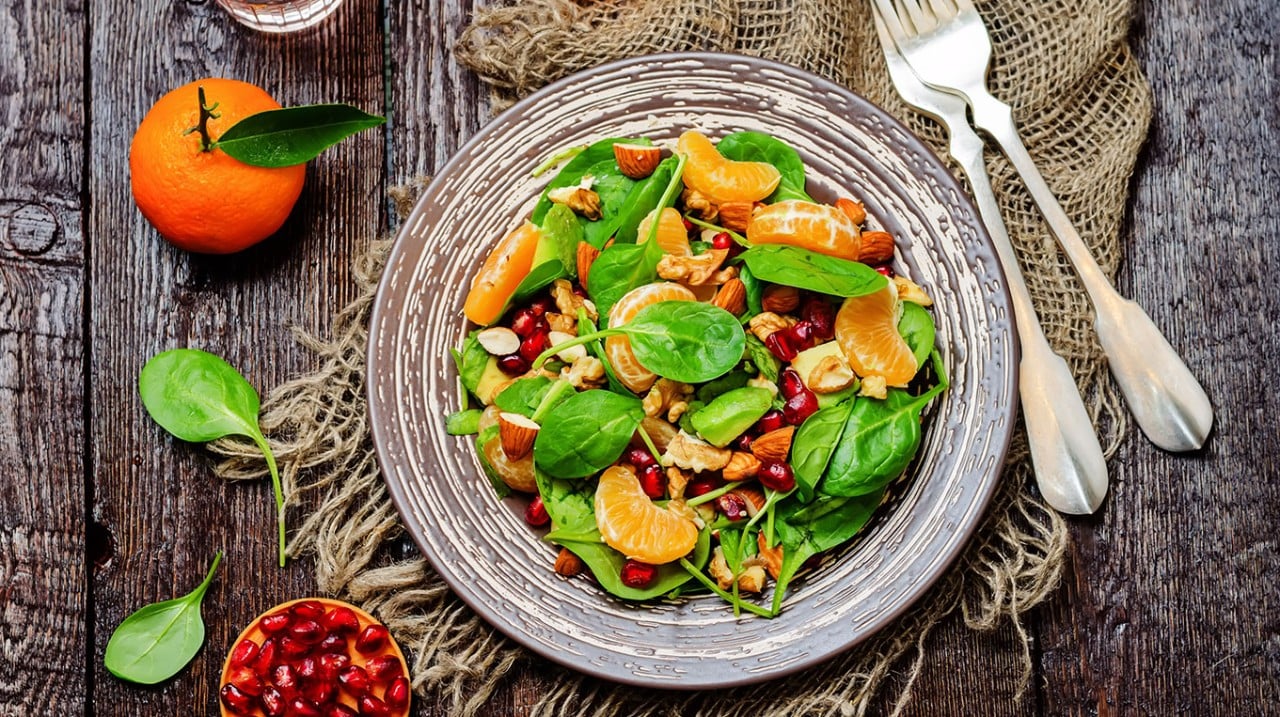 Recept: Salata od mandarina, špinata, oraha i badema | Dobar tek