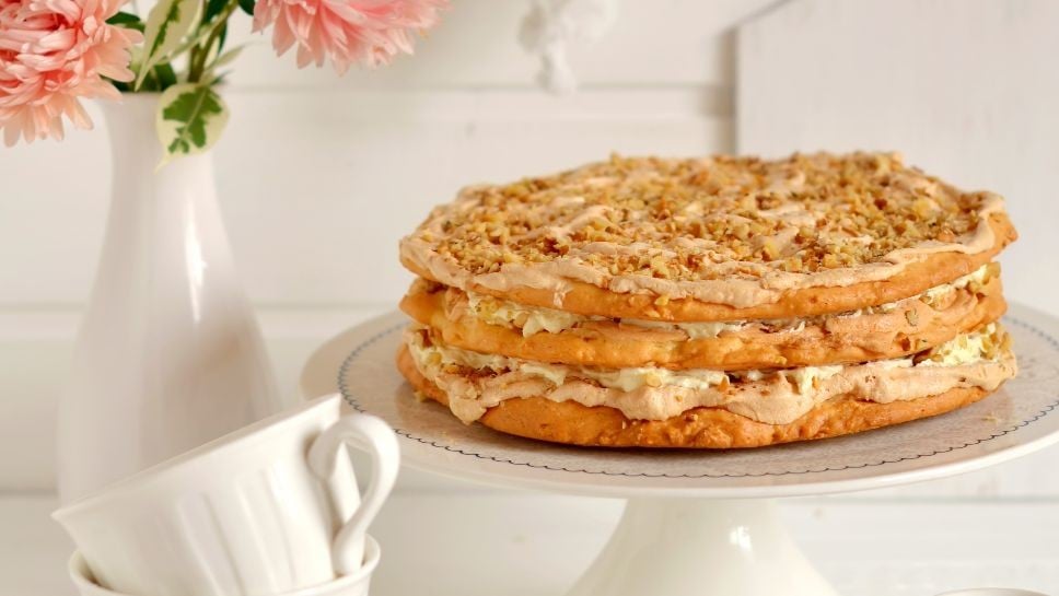 Recept: Beze torta s orasima | Dobar tek