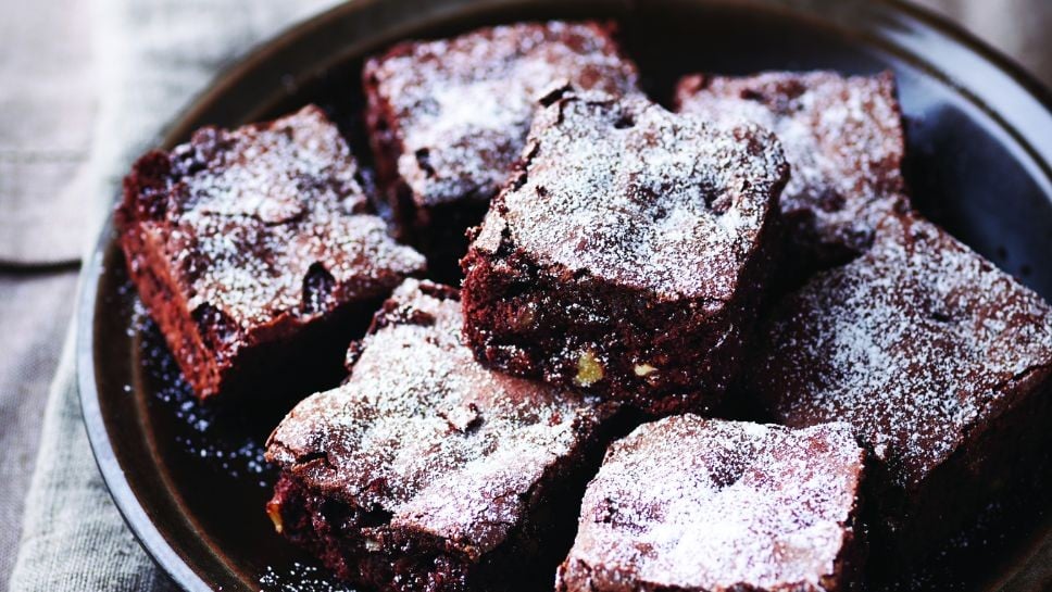 Recept: Čokoladni brownies s orasima i brusnicama | Dobar tek