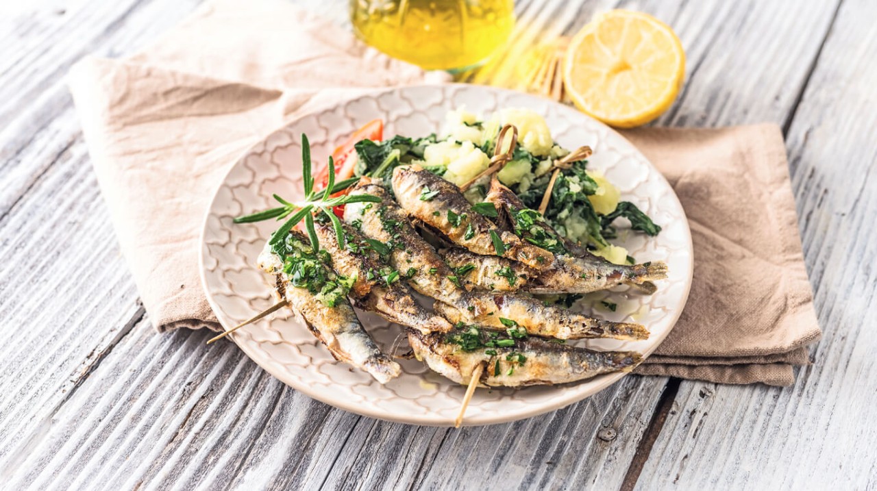 Recept: Ražnjići od srdela s krumpirom i blitvom | Dobar tek