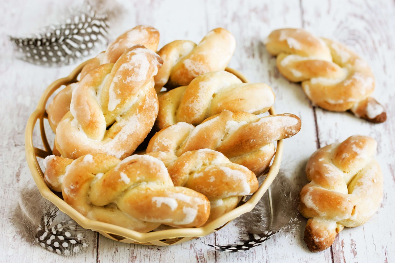 Recept: Uskrsna peciva sa šećernom glazurom | Dobar tek